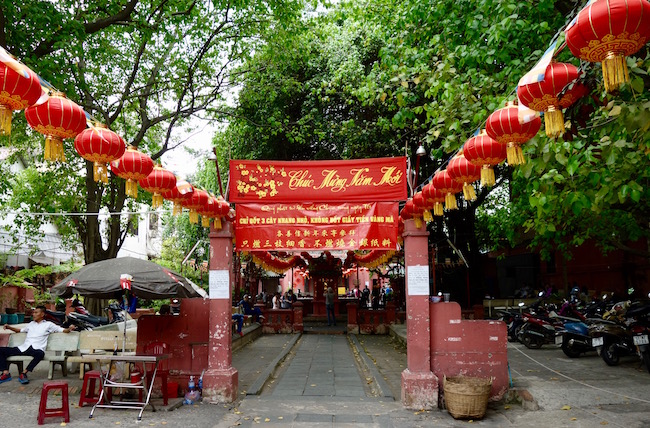 How to Visit the Jade Emperor Pagoda in Ho Chi Minh